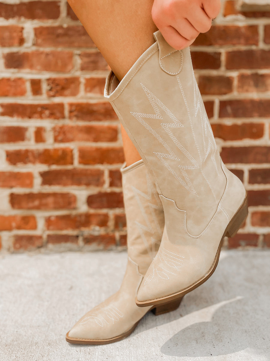 Dirty Laundry Josea Cowgirl Boot – Henhouse Shoppe
